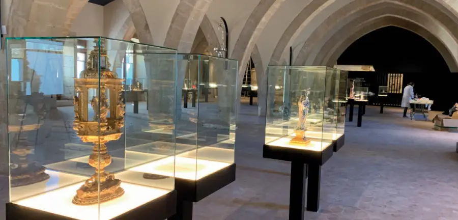 Monasterio de Poblet con colección restaurada