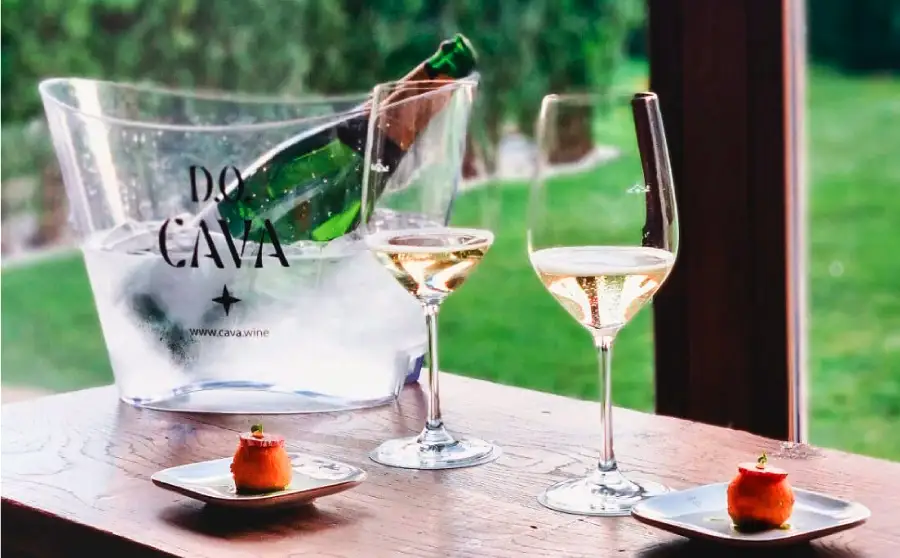 Paradores de toda España cenan con Cava